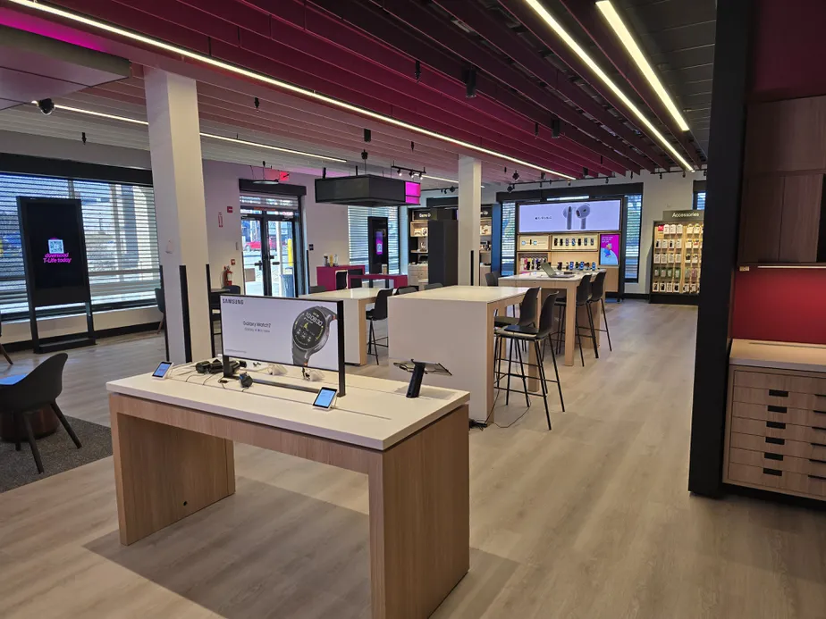 T-Mobile Nashua Daniel Webster Highway | Nashua, NH