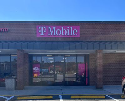 T-Mobile Ravenel Towne Centre: Neighborhood Store in Ravenel, SC