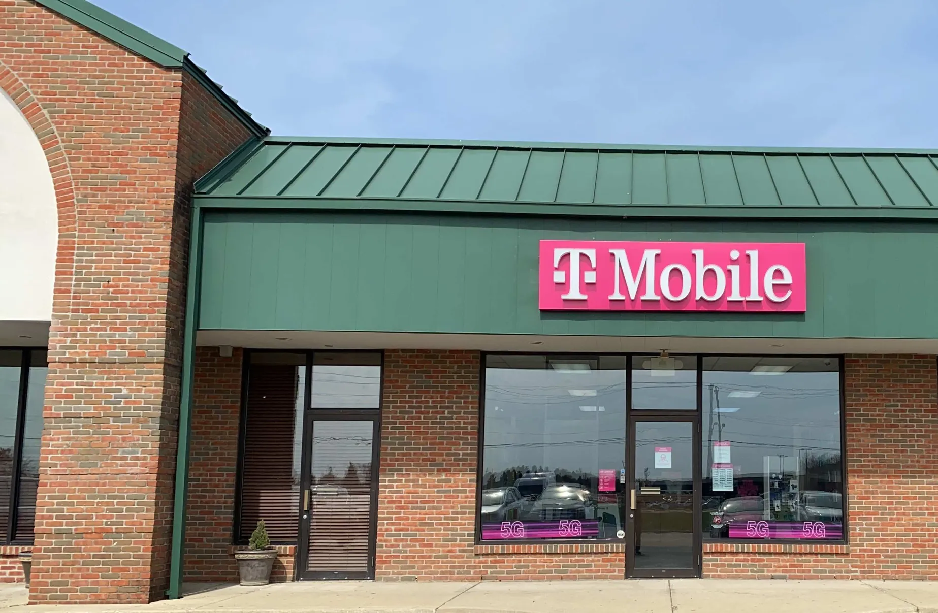 T-Mobile Lafayette St & Keny Blvd | London, OH