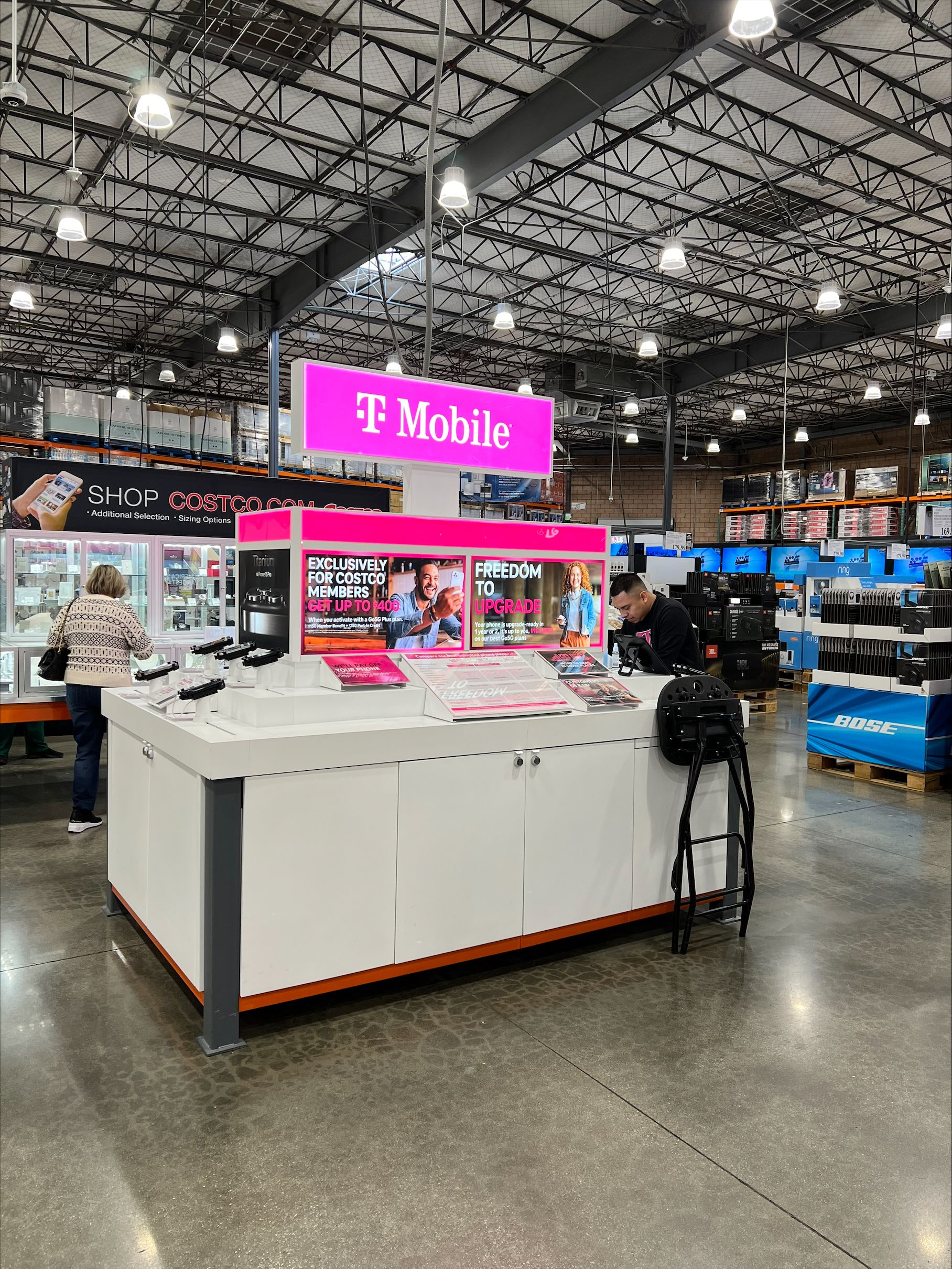 T-Mobile at Costco: Los Angeles, CA
