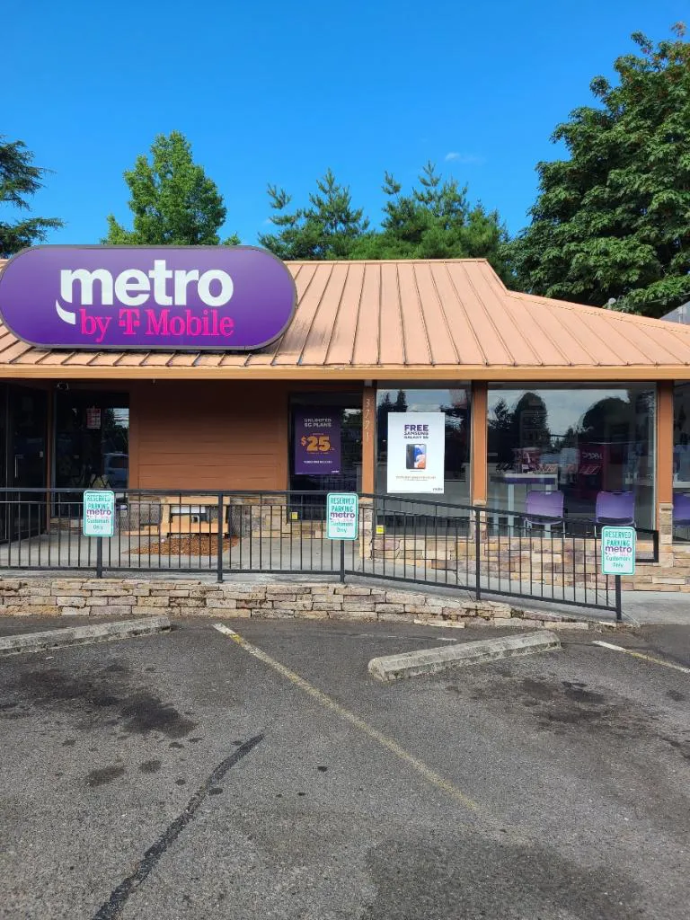 Metro by T-Mobile 3771 Commercial St SE | Salem, OR