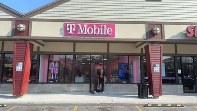 T-Mobile Brady & Cambridge: Authorized Retailer in Milwaukee, WI