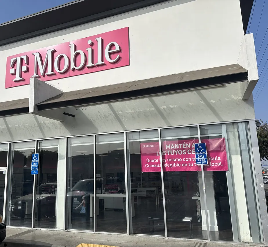 T-Mobile Santa Monica & Western | Los Angeles, CA