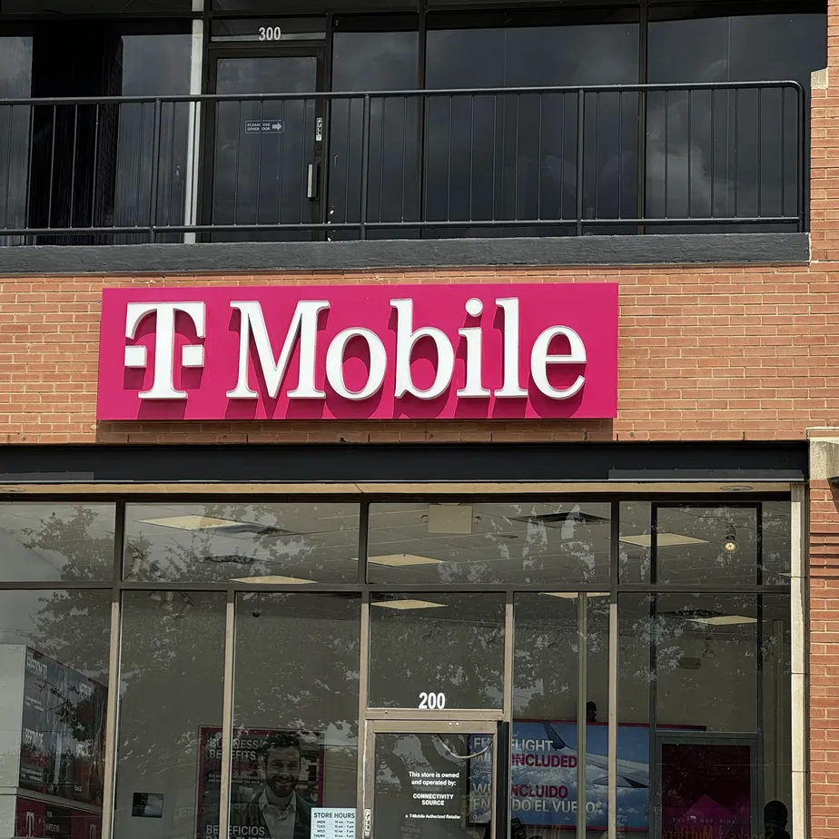 T-Mobile Arkansas Ln & Cooper St | Arlington, TX