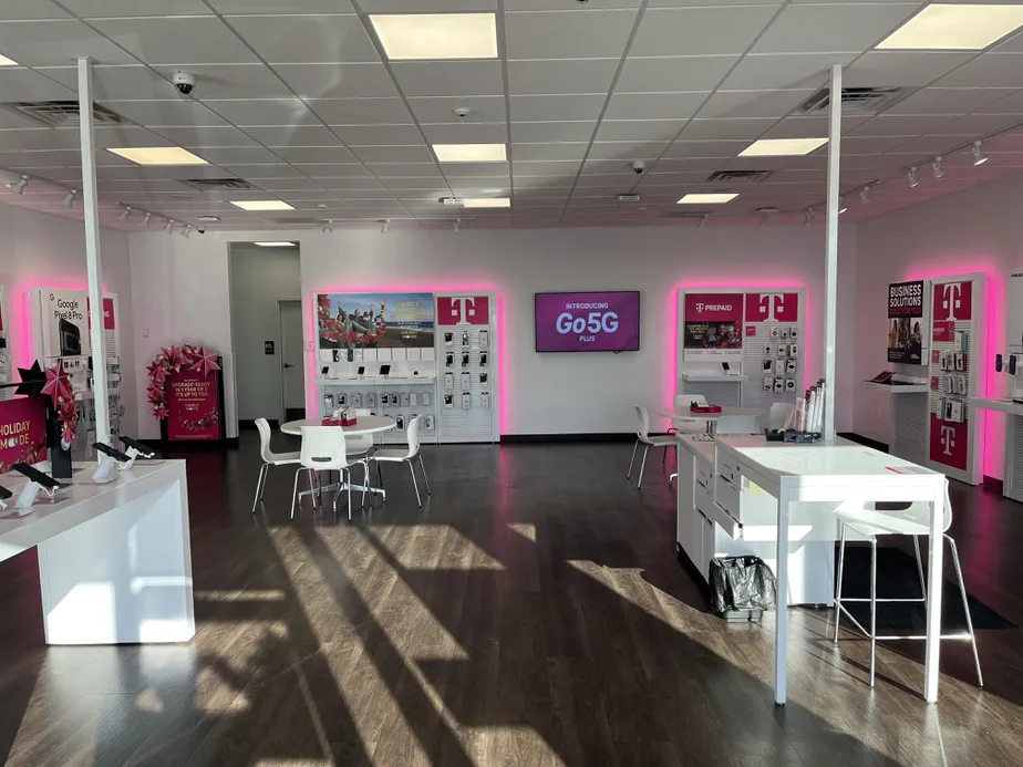 T-Mobile Eastgate Plaza | Fremont, NE
