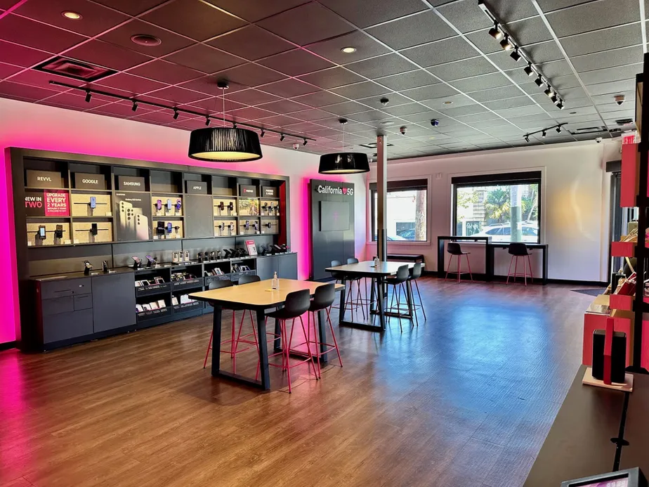 T-Mobile Bryant & 16th | San Francisco, CA