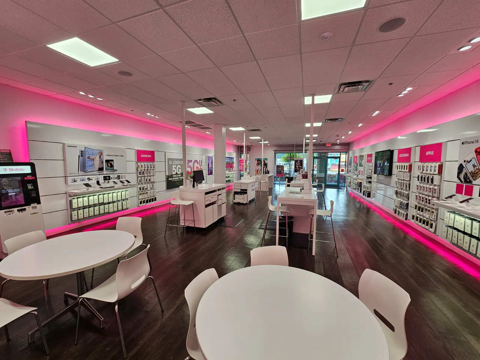 T-Mobile Puerto Rico Premium Outlets | Barceloneta, PR