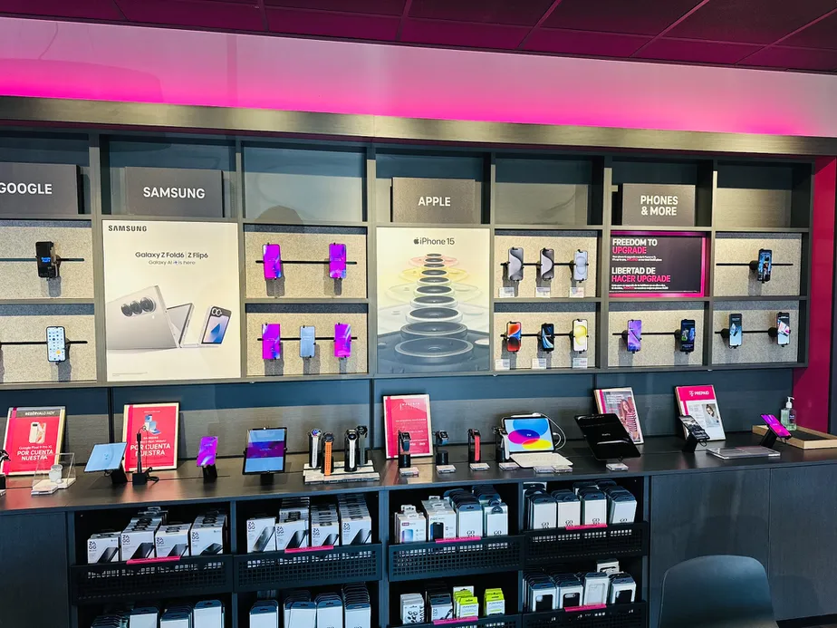 T-Mobile Van Nuys & Chase | Panorama City, CA