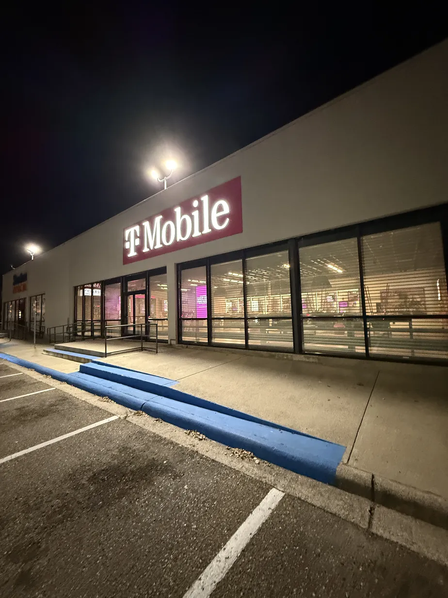 T-Mobile E Expressway 83 & S Mccoll Rd | McAllen, TX