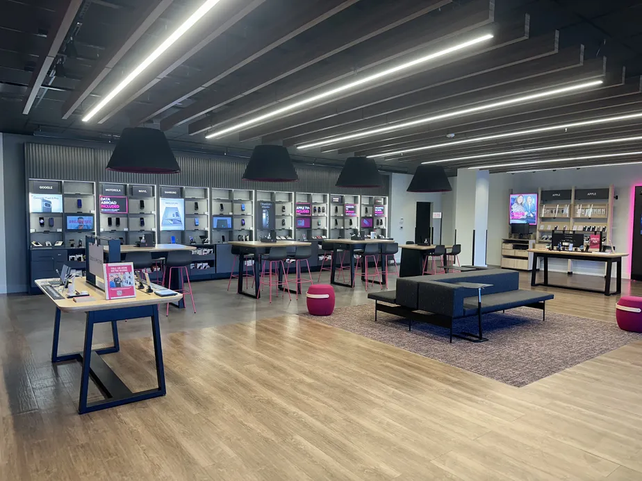 T-Mobile Riverdale St & Myron St | West Springfield, MA