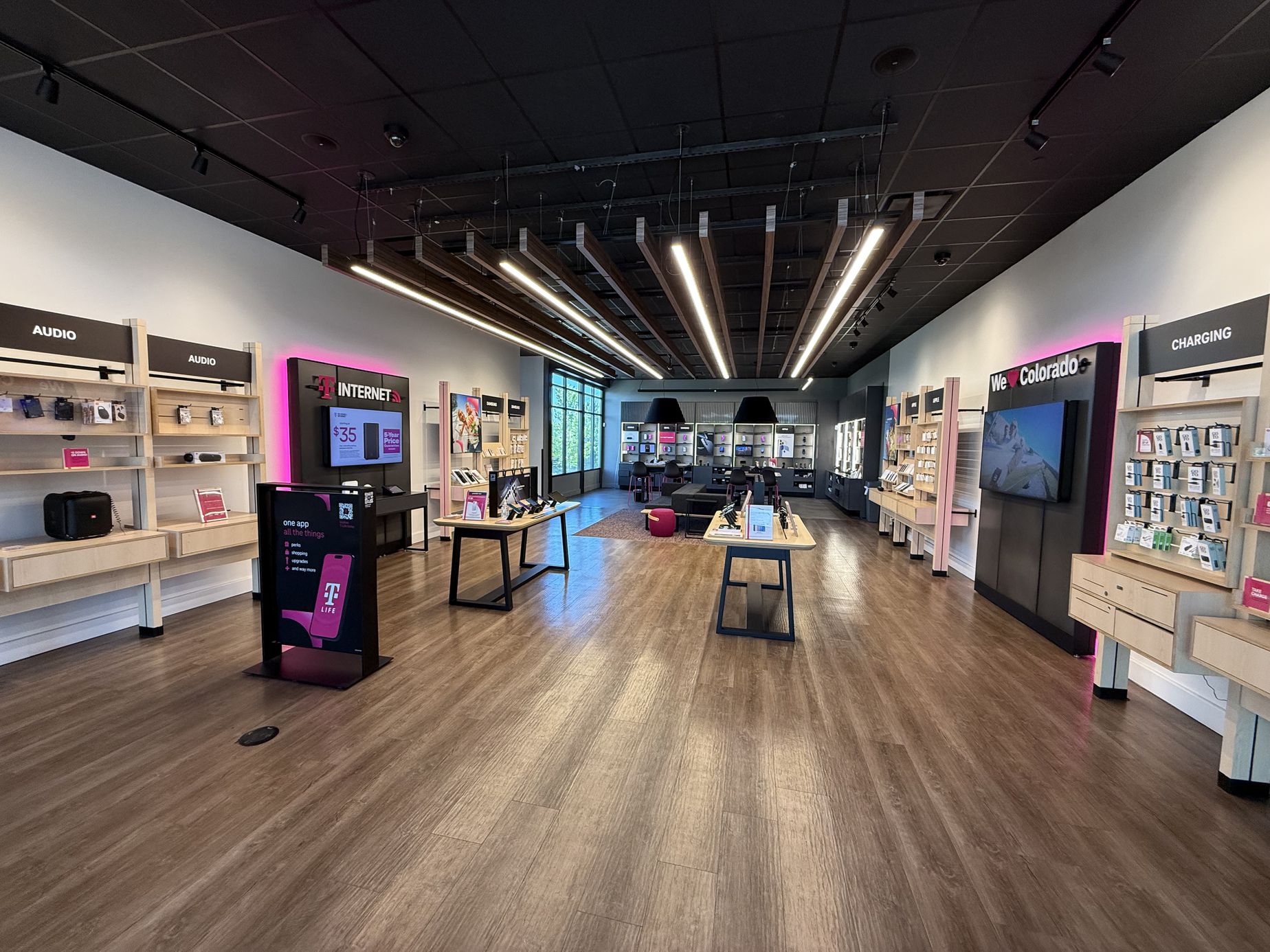T-Mobile Commons St & E Lincoln Ave: Neighborhood Store in Lone Tree, CO