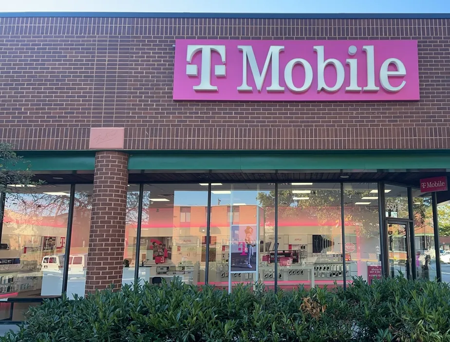 T-Mobile Park Plaza Shopping Center | Severna Park, MD