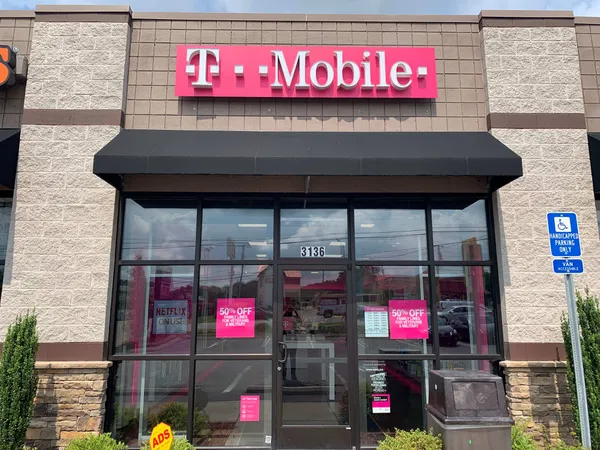 Smart Phones at T-Mobile Dickerson Pike & Oak Vly Dr in Nashville, TN