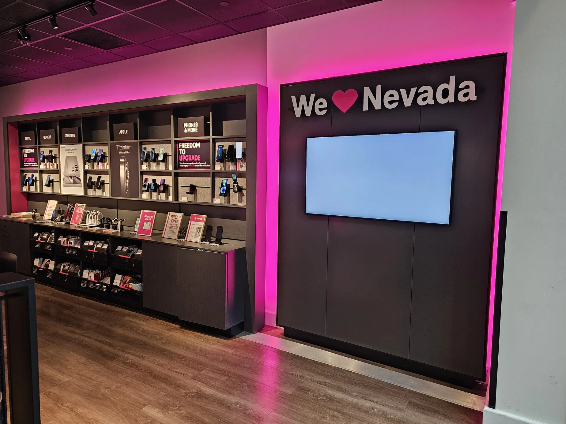 T-Mobile Galleria At Sunset | Henderson, NV