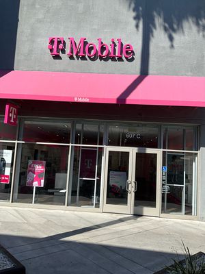 T-Mobile Outlets At Orange: Neighborhood Store in Orange, CA