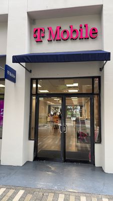 T-Mobile Mary Brickell Village: Authorized Retailer in Miami, FL