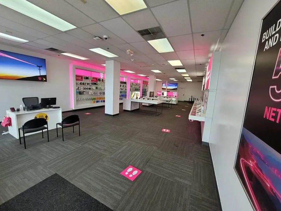 T-Mobile Shaw's Plaza | Raynham, MA