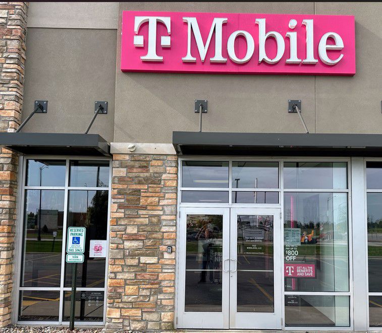 T-Mobile Costco Way & Landmark Blvd: Authorized Retailer in Bellevue, WI