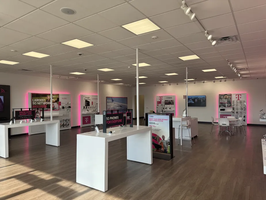 T-Mobile 2nd & 42nd | Kearney, NE