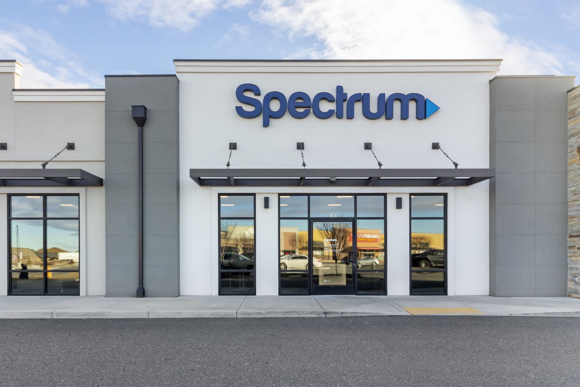 5802 North Rd 68, Pasco, WA – Spectrum Store