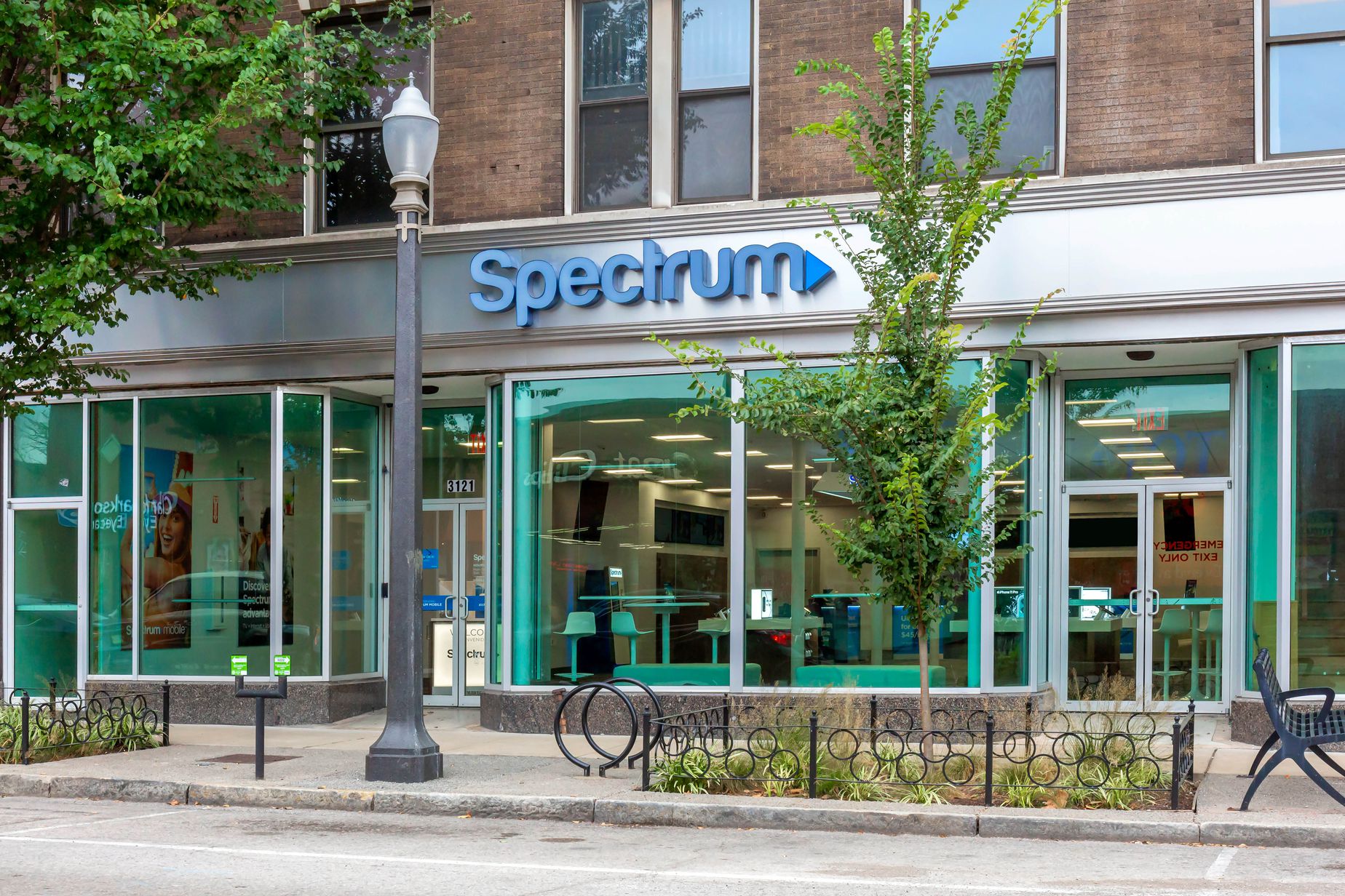 3121 South Grand Blvd, St. Louis, MO – Spectrum Store
