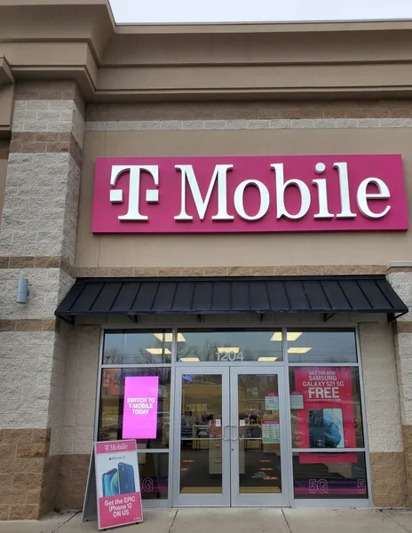 Smart Phones at T-Mobile Tiffin Ave & Fostoria Ave in Findlay, OH