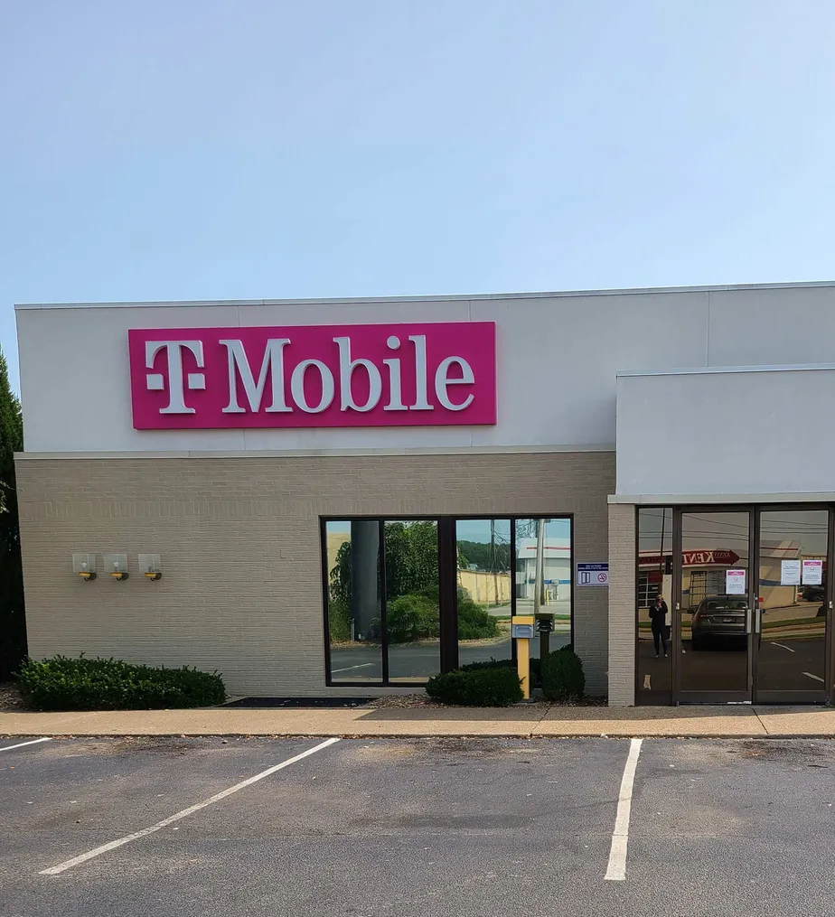 T-Mobile N Green River Rd & Plz E Blvd | Evansville, IN