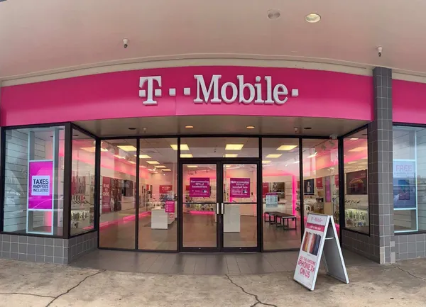 Smart Phones at T-Mobile Wai'anae Shopping Mall in Waianae, HI