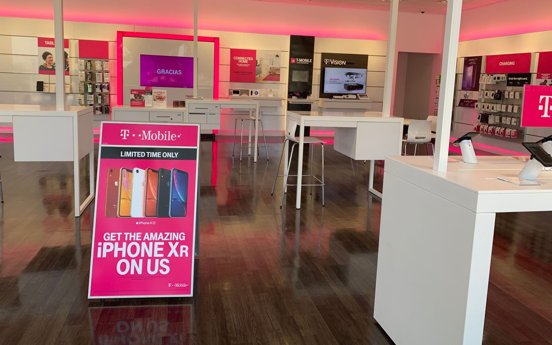T-Mobile Firewheel: Neighborhood Store in Garland, TX