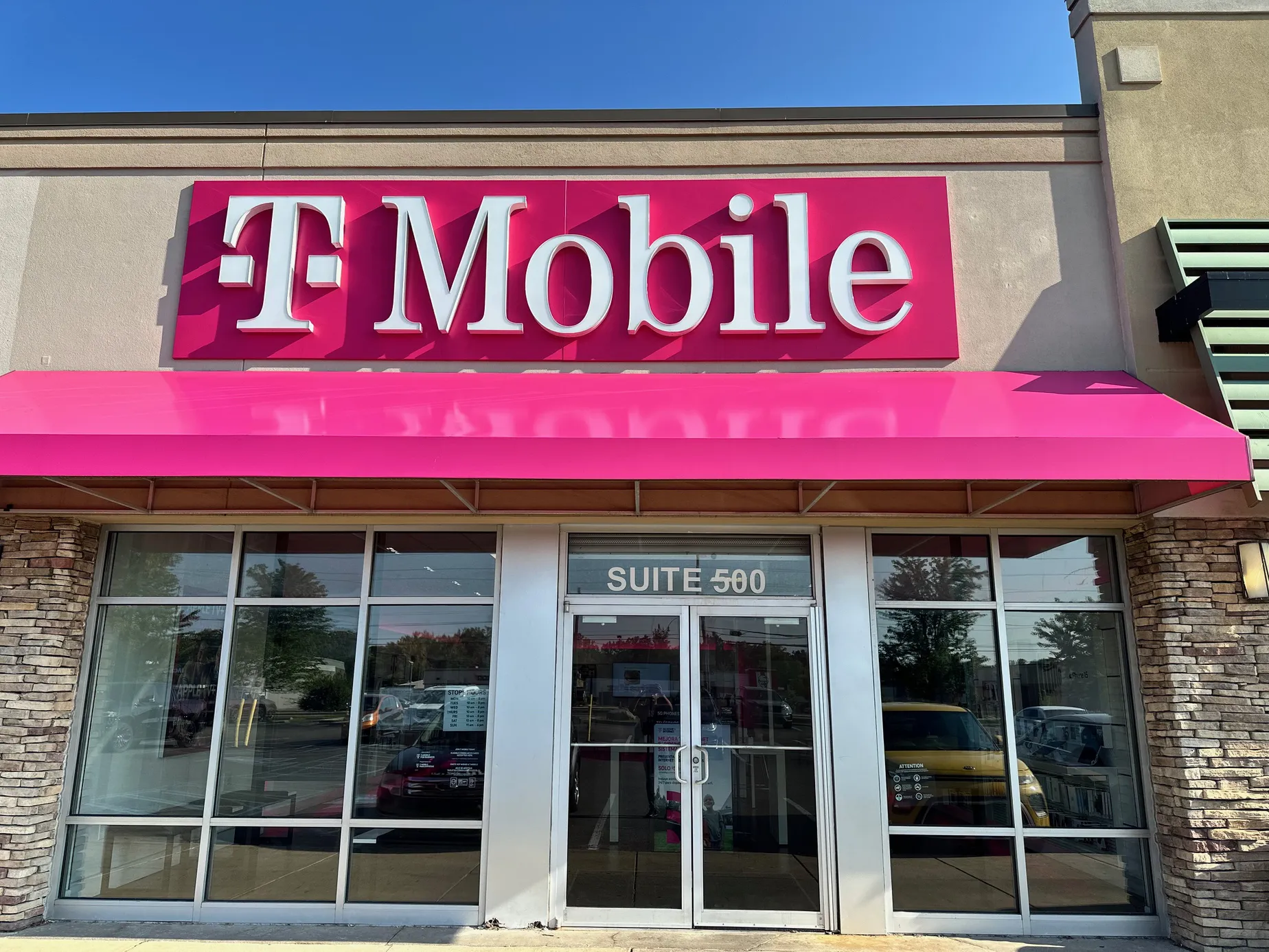 T-Mobile E Washington & Mitthoeffer | Indianapolis, IN