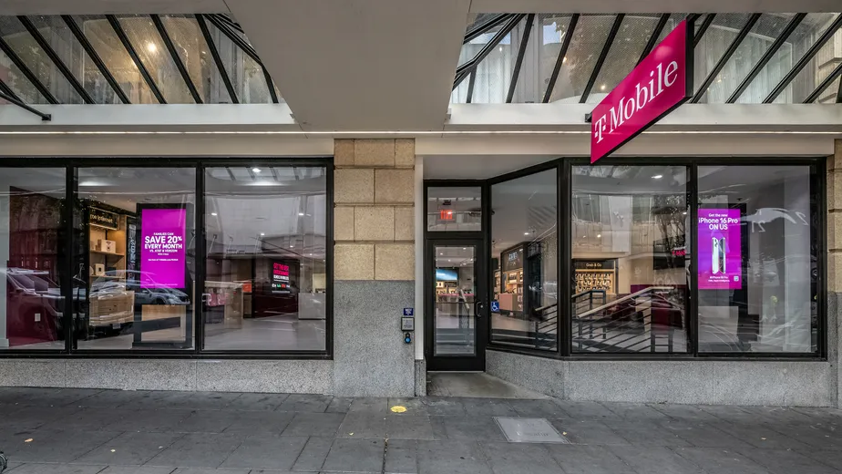 T-Mobile 6th & Pine | Seattle, WA