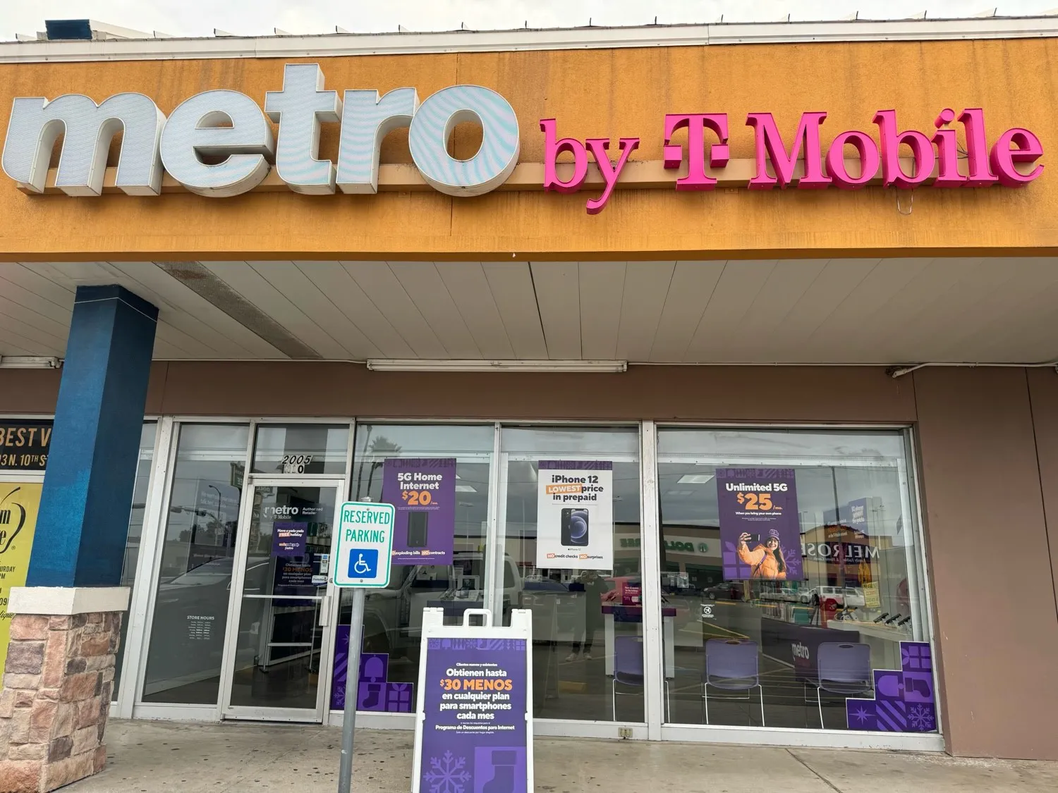 Metro by T-Mobile 2005 N 10th St | McAllen, TX