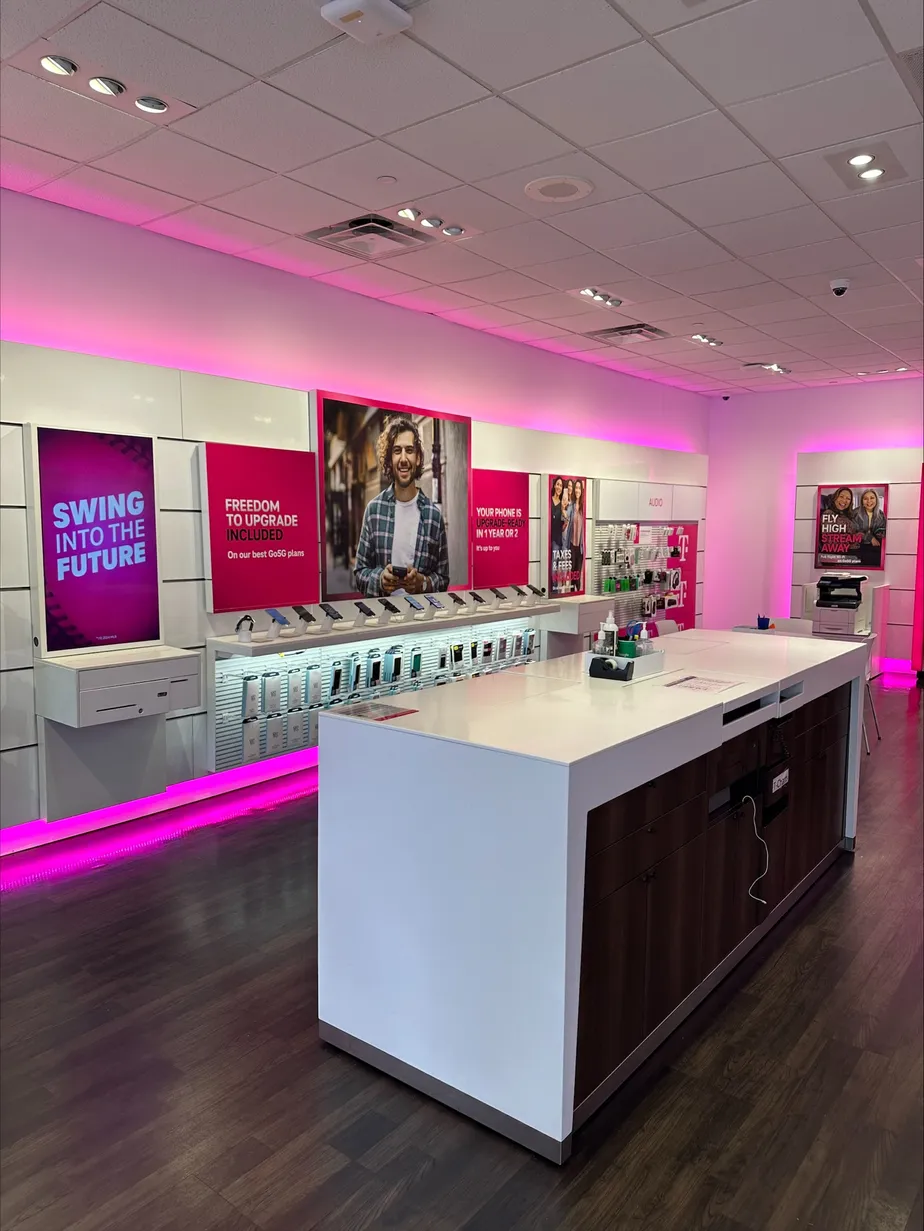 T-Mobile Mansfield Crossing | Mansfield, MA