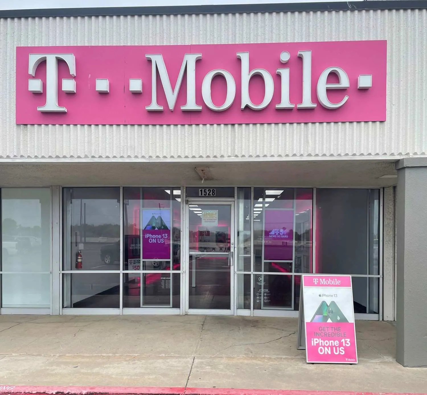 T-Mobile NorthShore Plaza | Portland, TX
