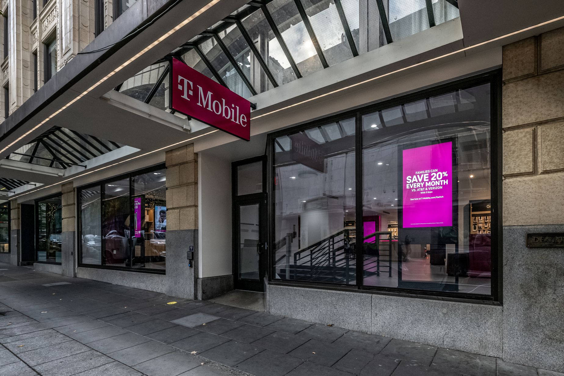 T-Mobile 6th & Pine: Experience Store in Seattle, WA