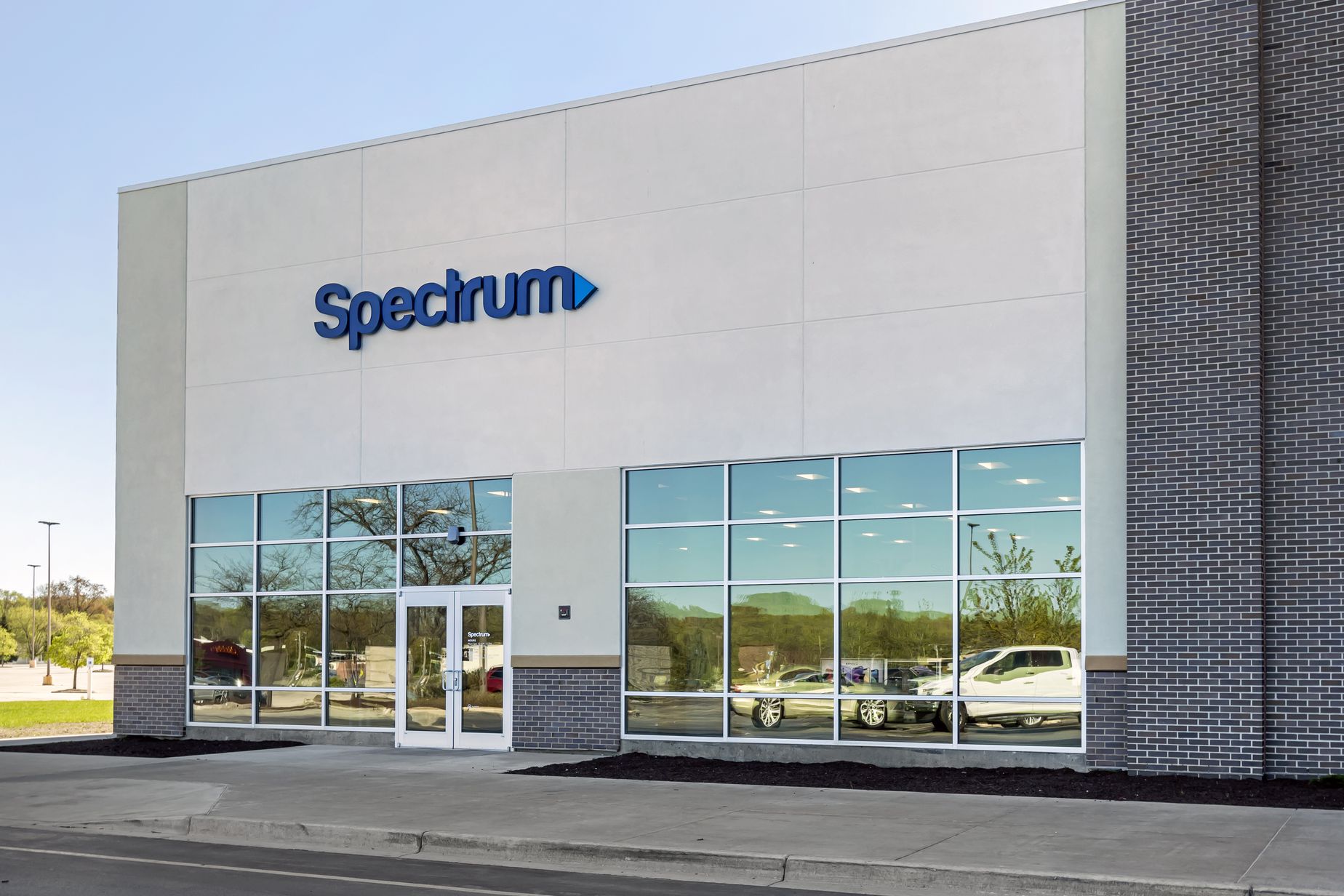 5200 S 76th St, Greendale, WI – Spectrum Store