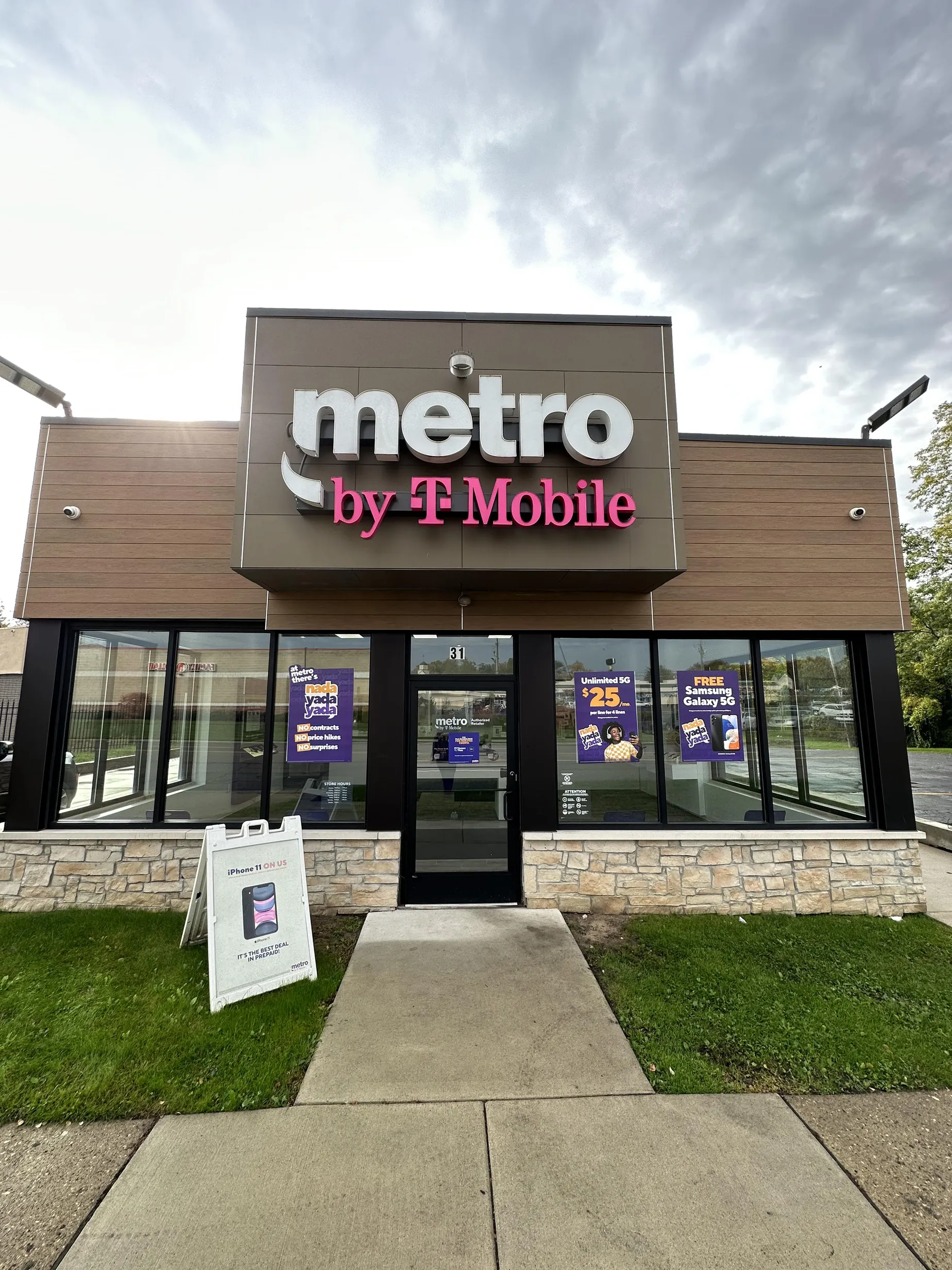 Metro by T-Mobile 31 W Montcalm St | Pontiac, MI