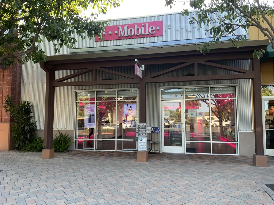 T-Mobile N Fairview Ave & Calle Real | Goleta, CA