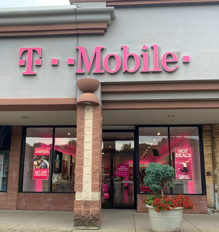 T-Mobile Redstone Shopping Center | Stoneham, MA
