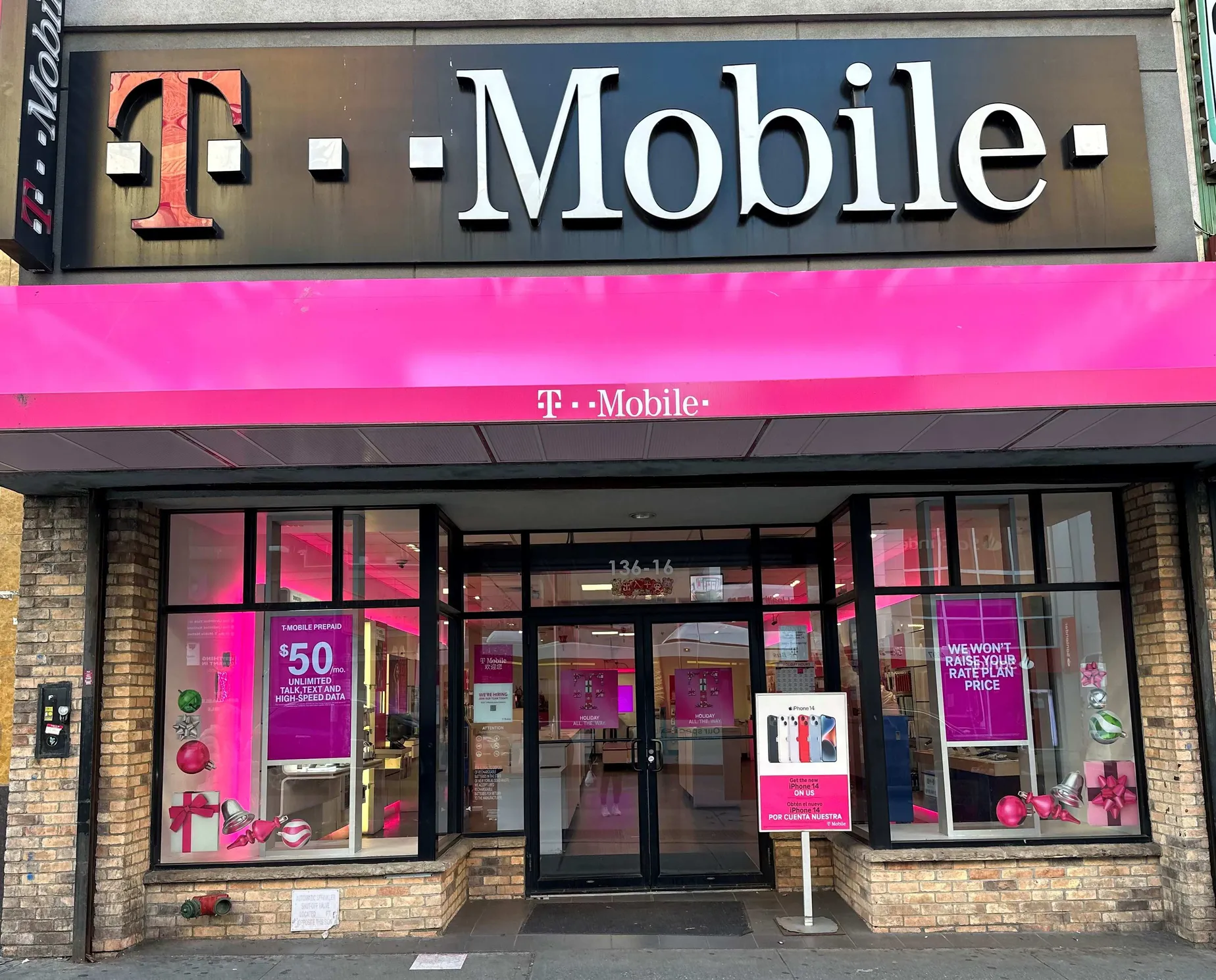 T-Mobile Roosevelt Ave & Main St | Flushing, NY