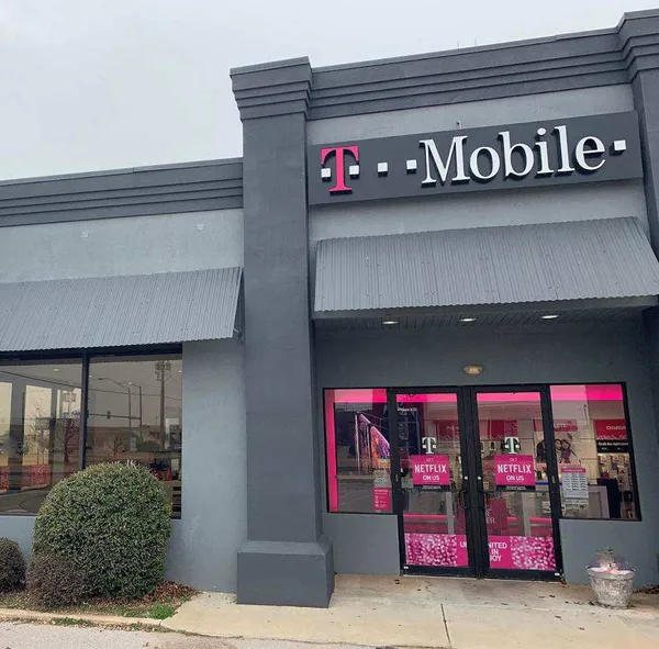 Smart Phones at T-Mobile I-40 and Garth Brooks in Yukon, OK