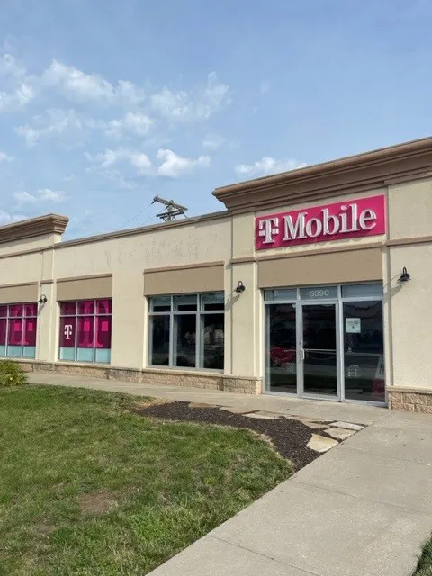 T-Mobile Johnson Dr & Birch St | Mission, KS