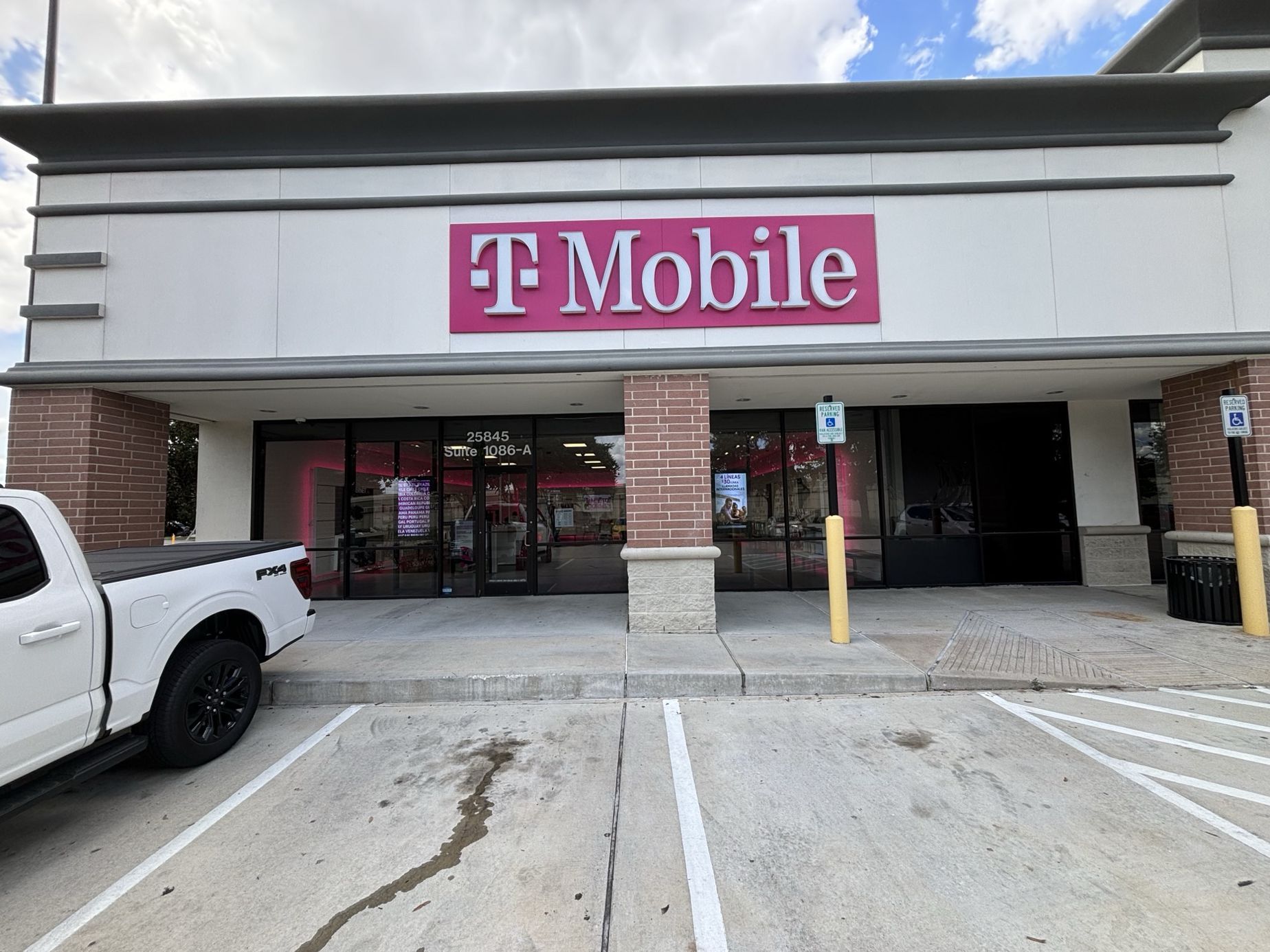 T-Mobile US-290 & Spring Cypress Rd: Experience Store in Cypress, TX