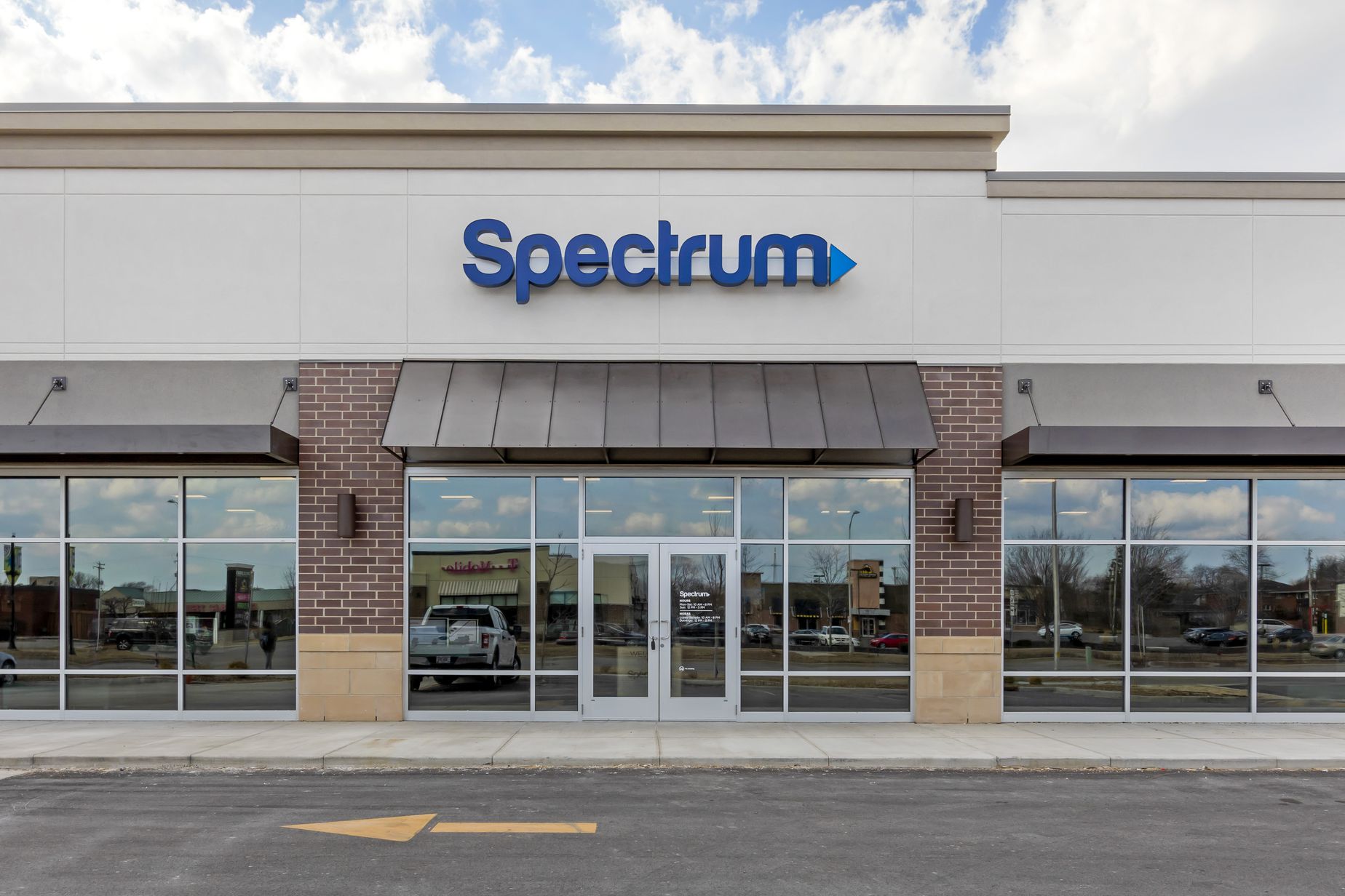 3651 South 27th St, Milwaukee, WI – Spectrum Store