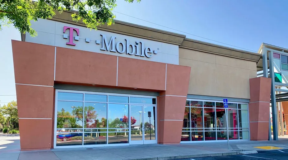 T-Mobile Howe & Hallmark | Sacramento, CA