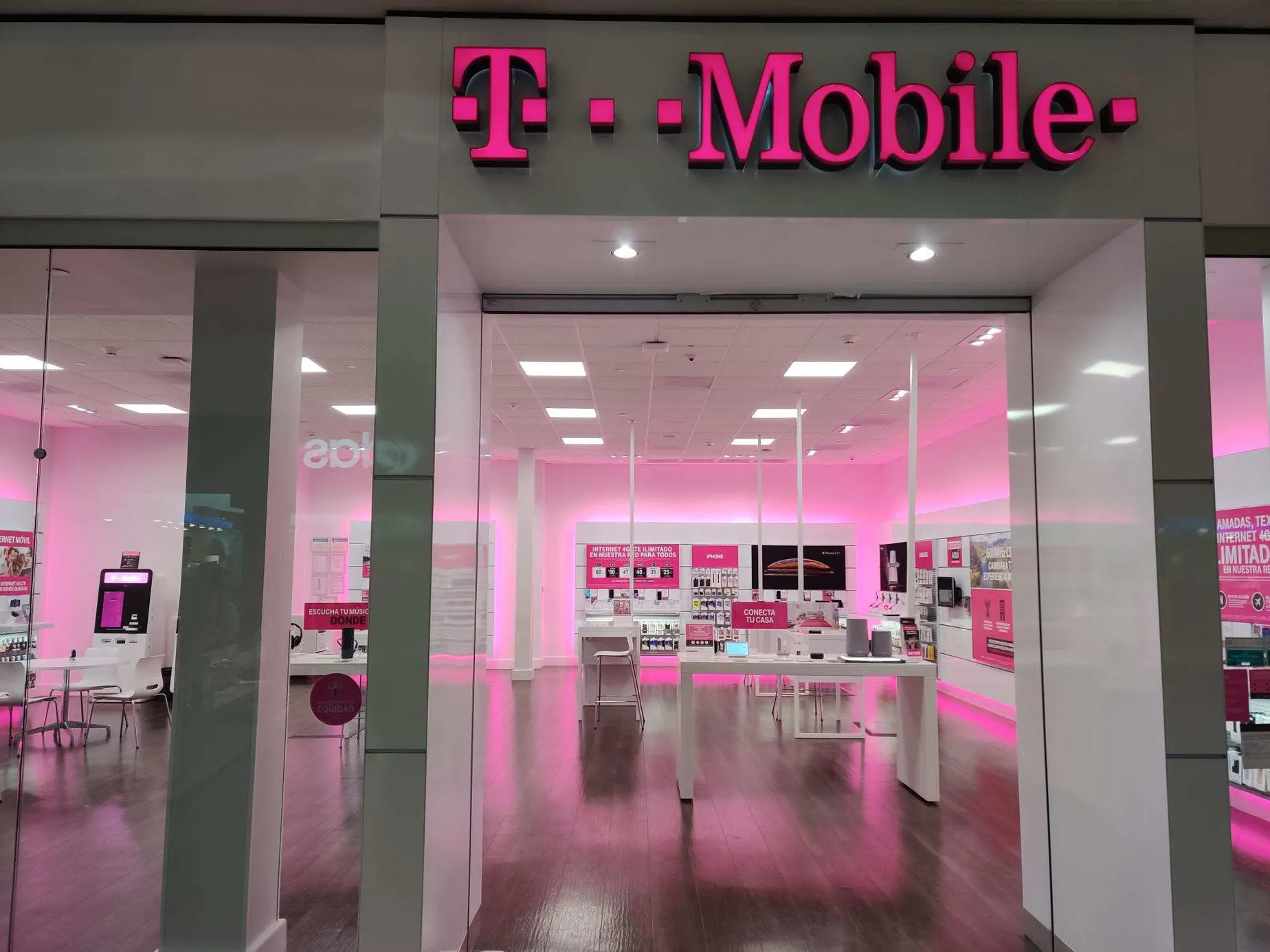 T-Mobile Las Catalinas Mall | Caguas, PR
