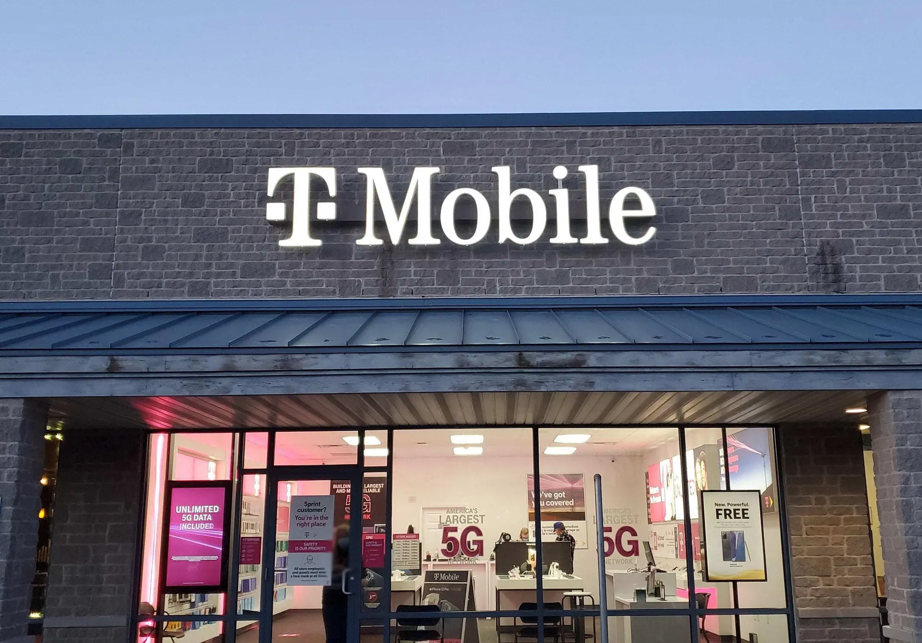 T-Mobile W M 43 Hwy & N M 37 Hwy | Hastings, MI