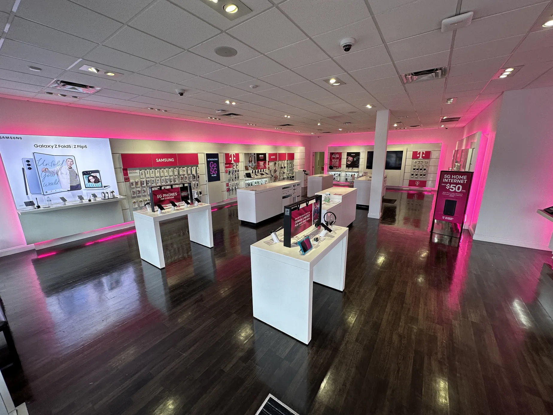 T-Mobile Northridge Shopping Plaza | Oakland Park, FL