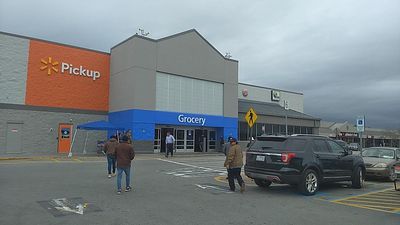 Boost Mobile dentro de Walmart en 2025 N Marine Blvd, Jacksonville, NC ...
