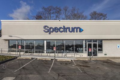 220-09 Hillside Ave, Queens Village, NY – Spectrum Store